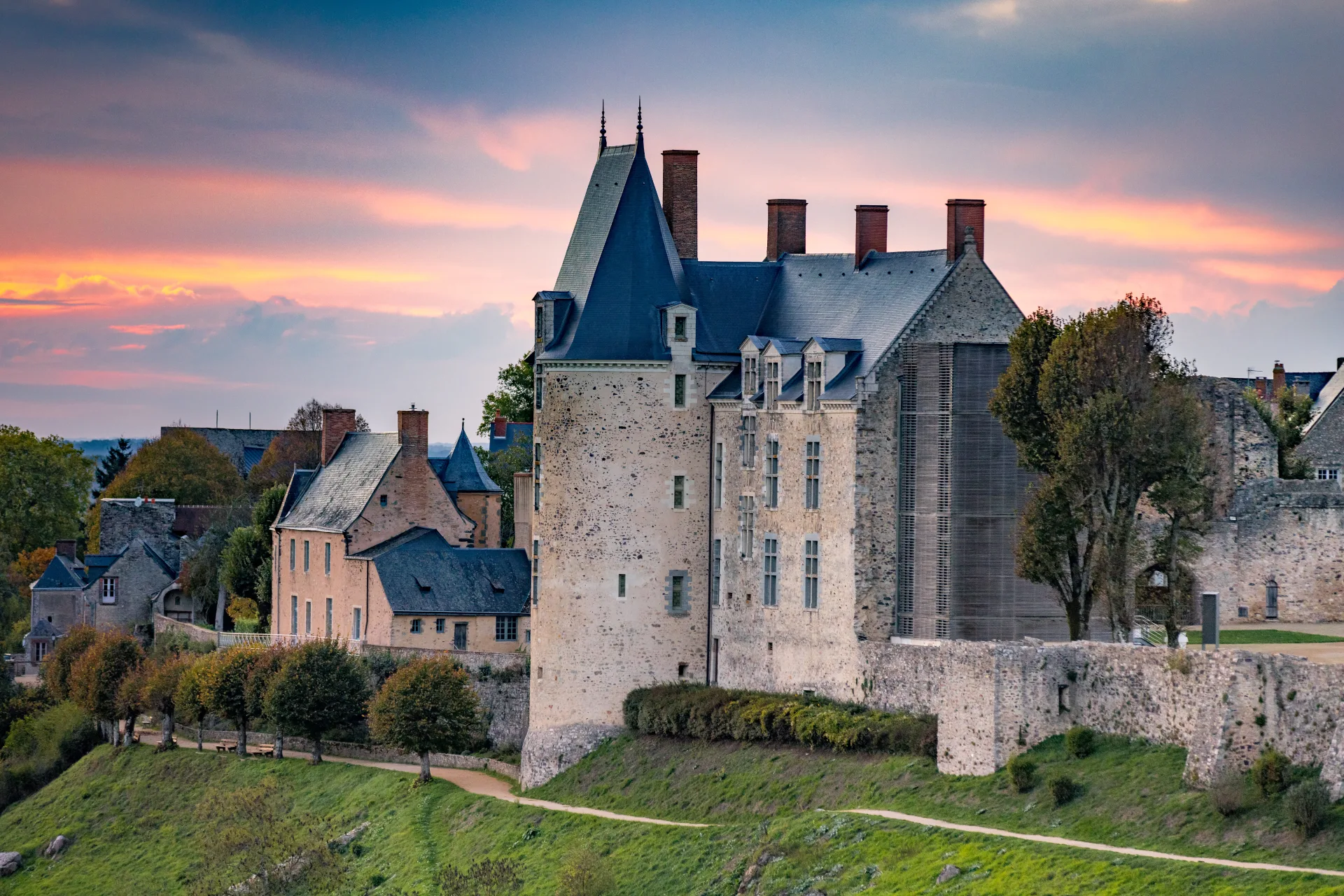 Visita all'Ufficio del Turismo del Castello di Sainte-Suzanne - Sainte ...